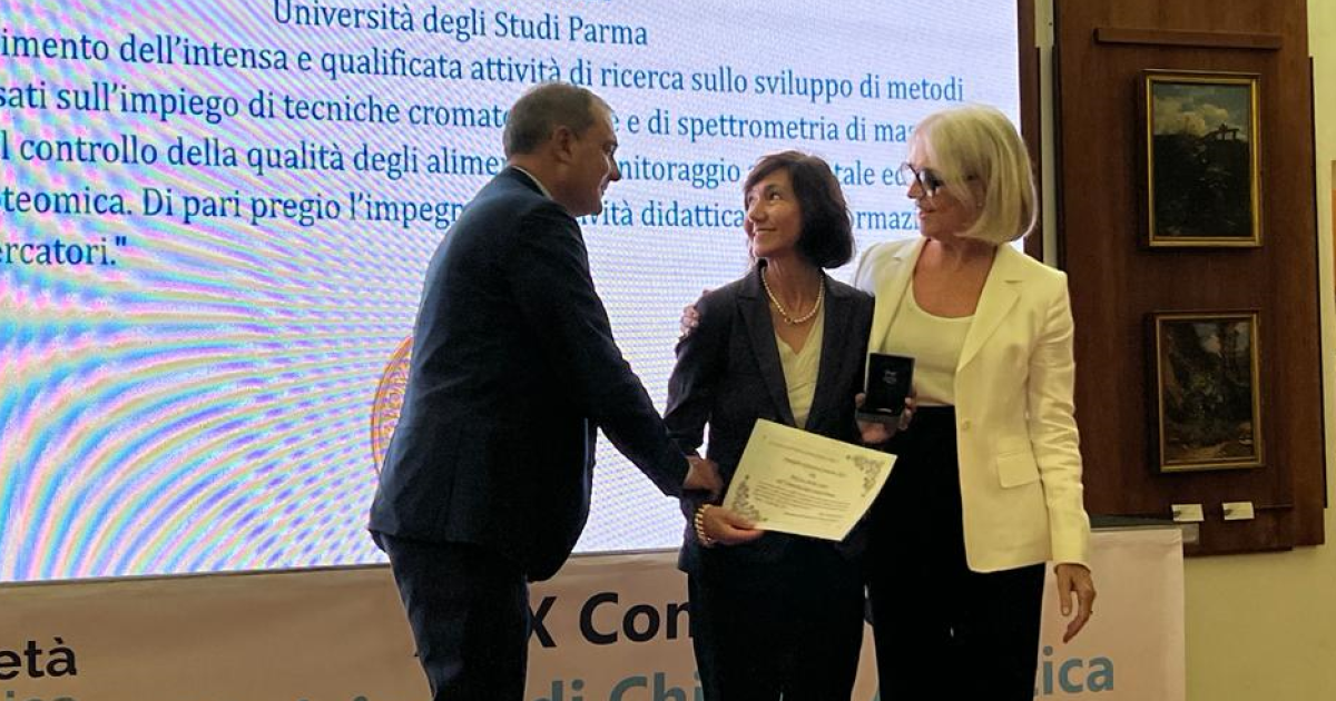 Alla Docente Delluniversità Di Parma Maria Careri La “medaglia